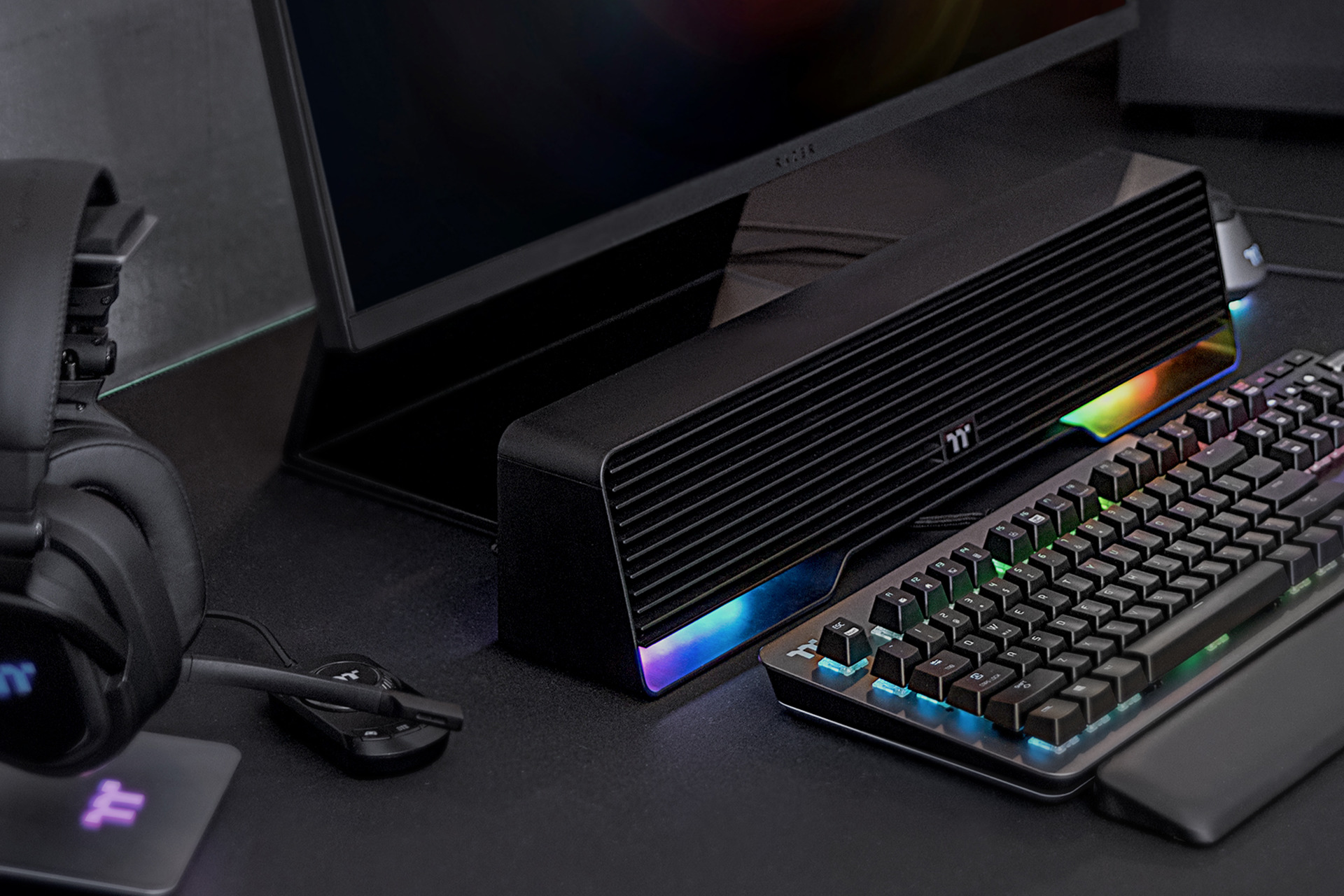 Thermaltake Desk Cooler Argent DS 100 - Studio F. A. Porsche | Premium ...